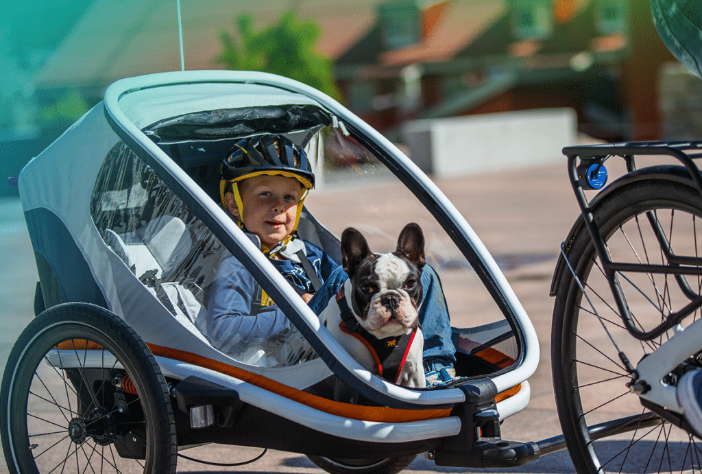 Remorque vélo bébé pour une balade sécurisée - Porte-bebe.pro